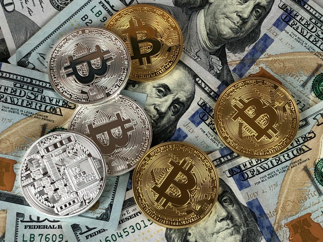 What is Bitcoin vs Gold Comparison? Digital vs Physical Store of Value ...